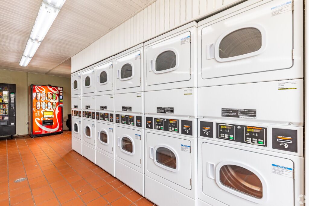 Apartment Building in Ocala, FL | Carlton Arms of Ocala